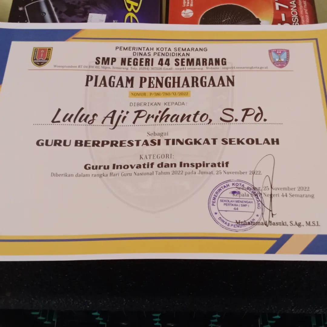 Penyerahan Piagam Penghargaan kepada Guru, Tenaga Kependidikan dan ...